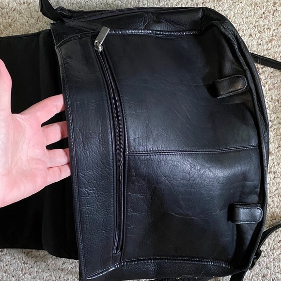 Wilsons Leather | Bags | Wilsons Leather Expandable Laptop Bag ...